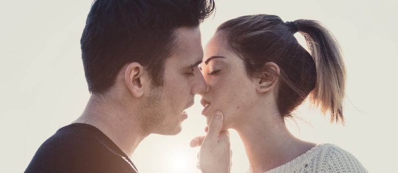 How To Get A Kiss From A Girl You Like 10 Simple Tricks