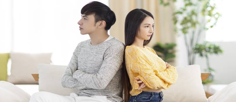 25 Signs of Emotional Neglect in Marriage & How to Deal With It