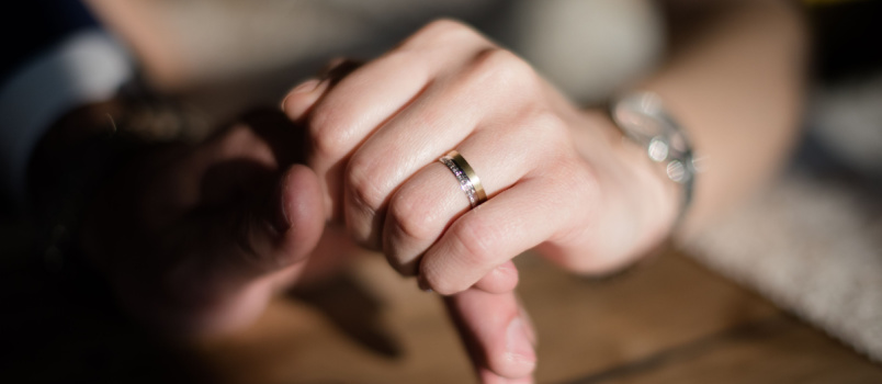 How to Give a Girl a Promise Ring: 10 Creative Ways